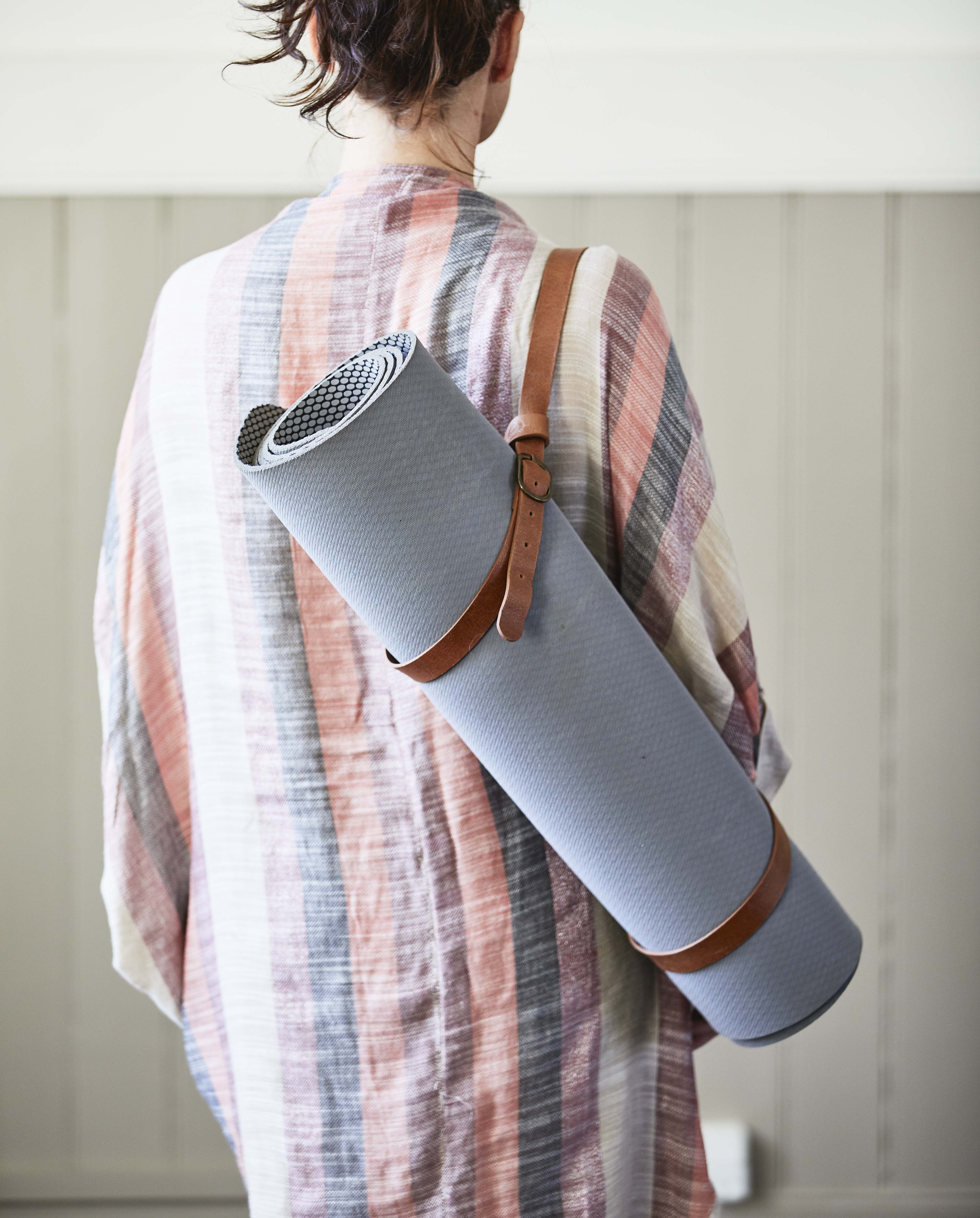 Simple Days yogamåtte i naturgummi, grå - 60x173 cm.